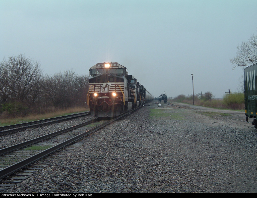 NS 8938 hooked to cars again waiting for other freight train to go by to head north